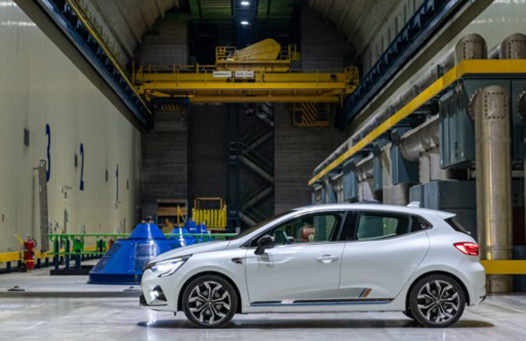 Corsanews - Clio: 30 anni di storia e di successi…ora la Clio e-Tech Hybrid